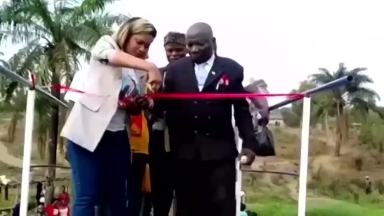 Congo bridge collapses seconds after being opened - YouTube
