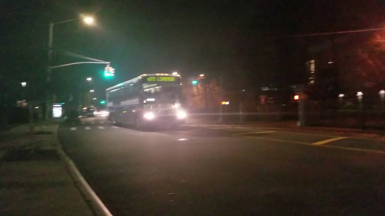 MTA NYC Bus - 2002 MCI D4500 2882 on the S89 @ Marsh Ave - YouTube