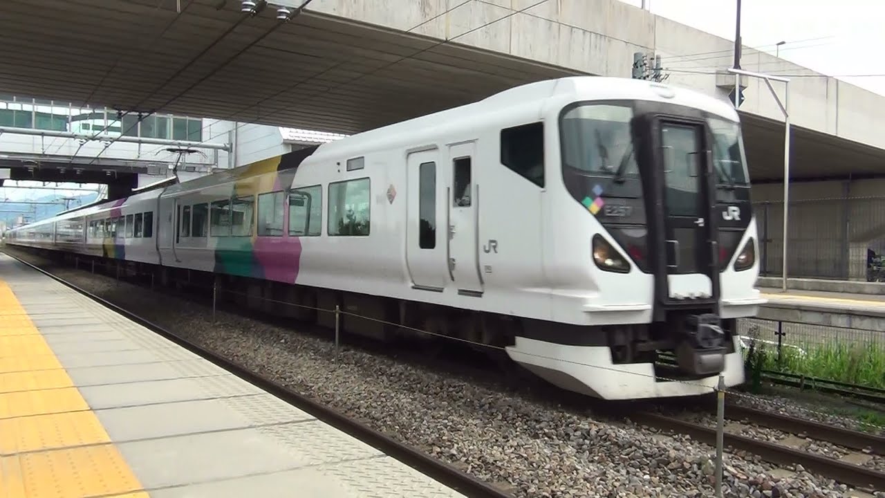 【E257系0番台】 特急あずさ 130km/h運転 夕暮れの甲府盆地を快走 - YouTube