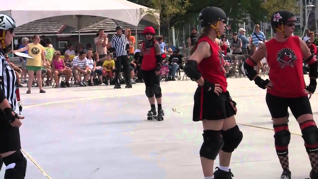 2010 HCRG Hamilton Harlots vs Death Row Dames @ the Waterfront Roller ...