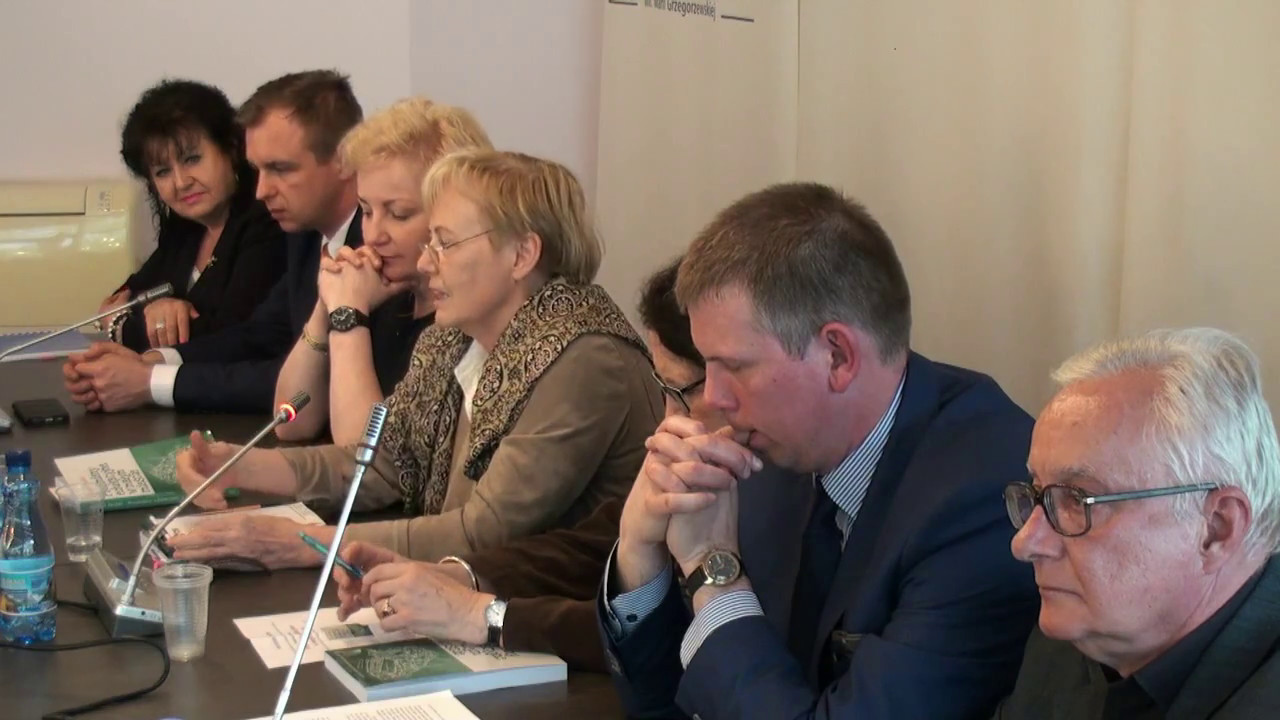 Spotkania z książką . Dr Robert Pawlak . Przemiany edukacyjne w małym ...