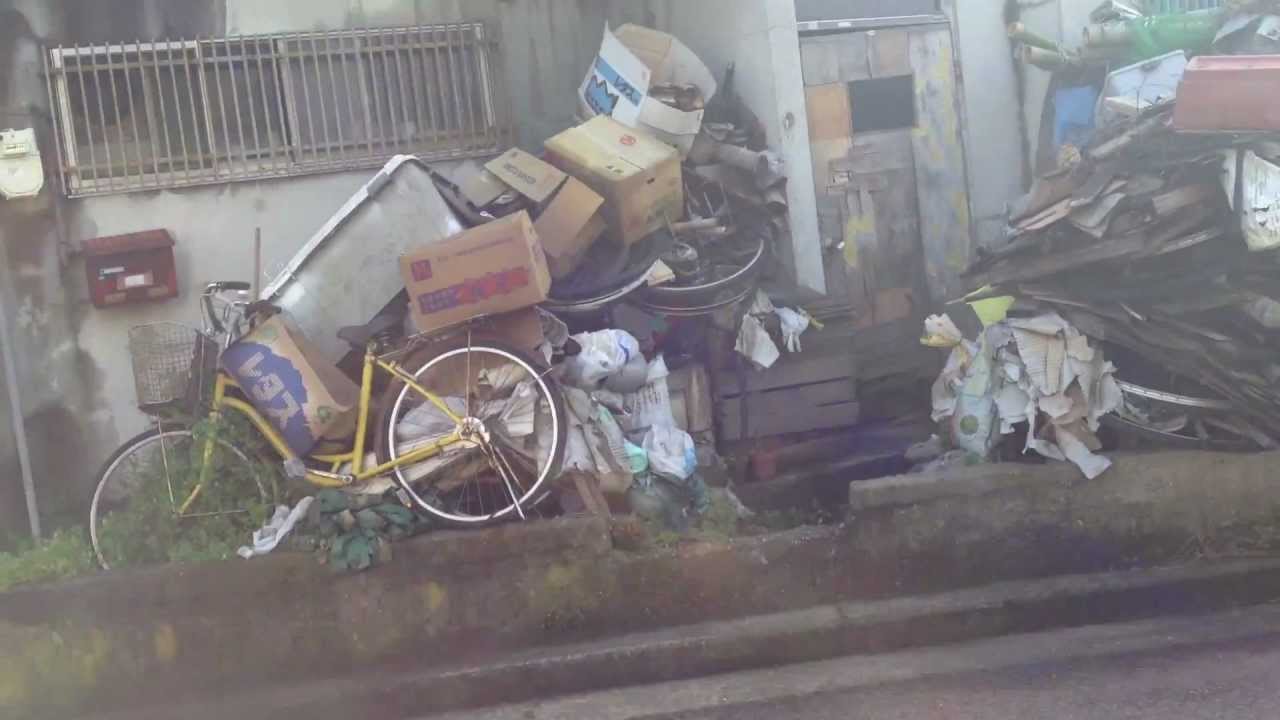 Japanese Garbage House - YouTube