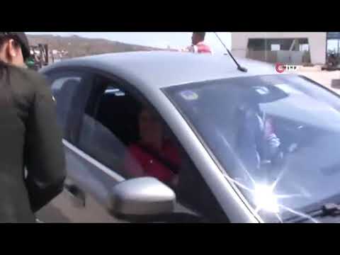 Şehit asker Esma Çevik'in karanfil dağıtırken çekilen görüntüleri yürekleri dağladı