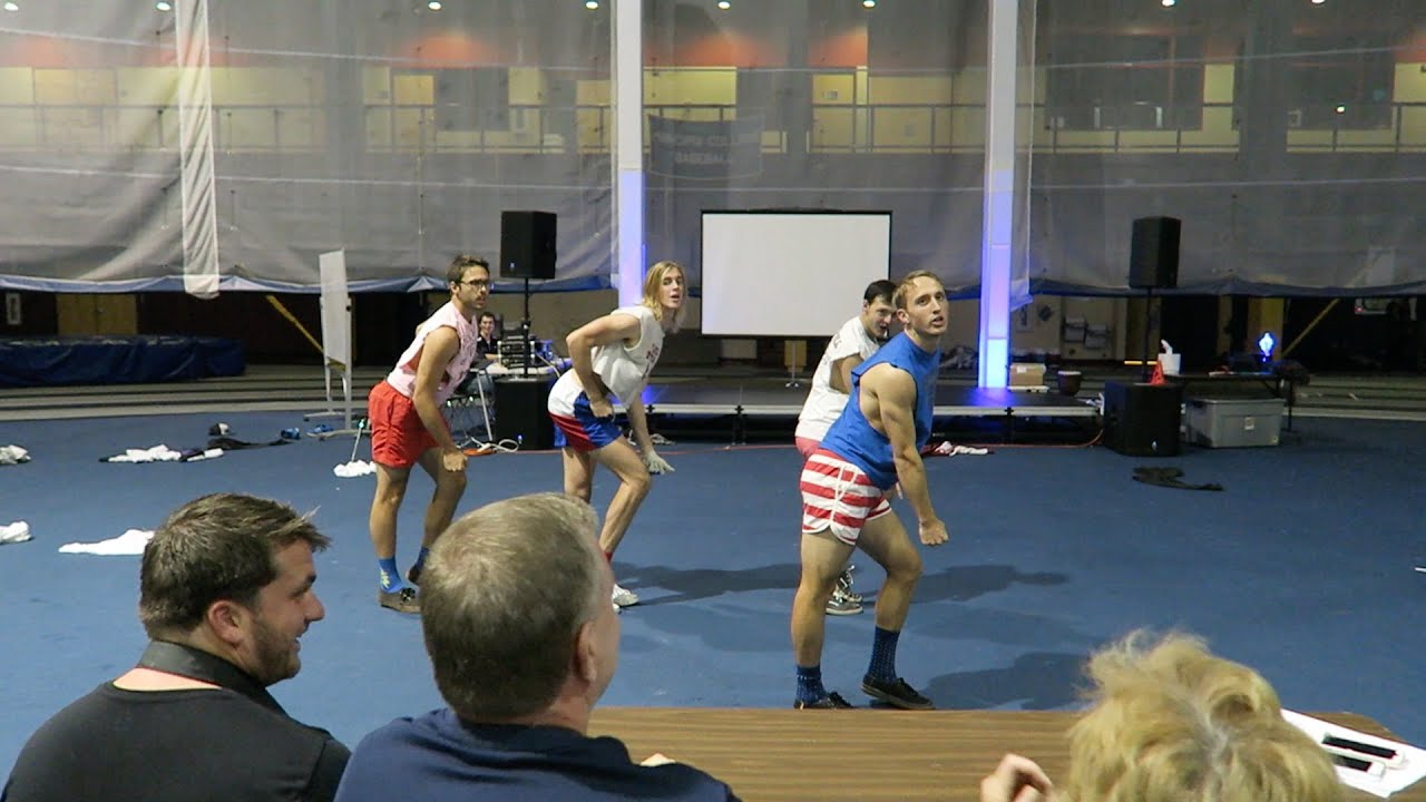 BIG BOYS IN BOXERS DANCE TO BEYONCE!!!!!! - YouTube