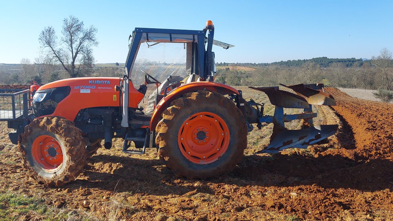 kubota M7060 - YouTube
