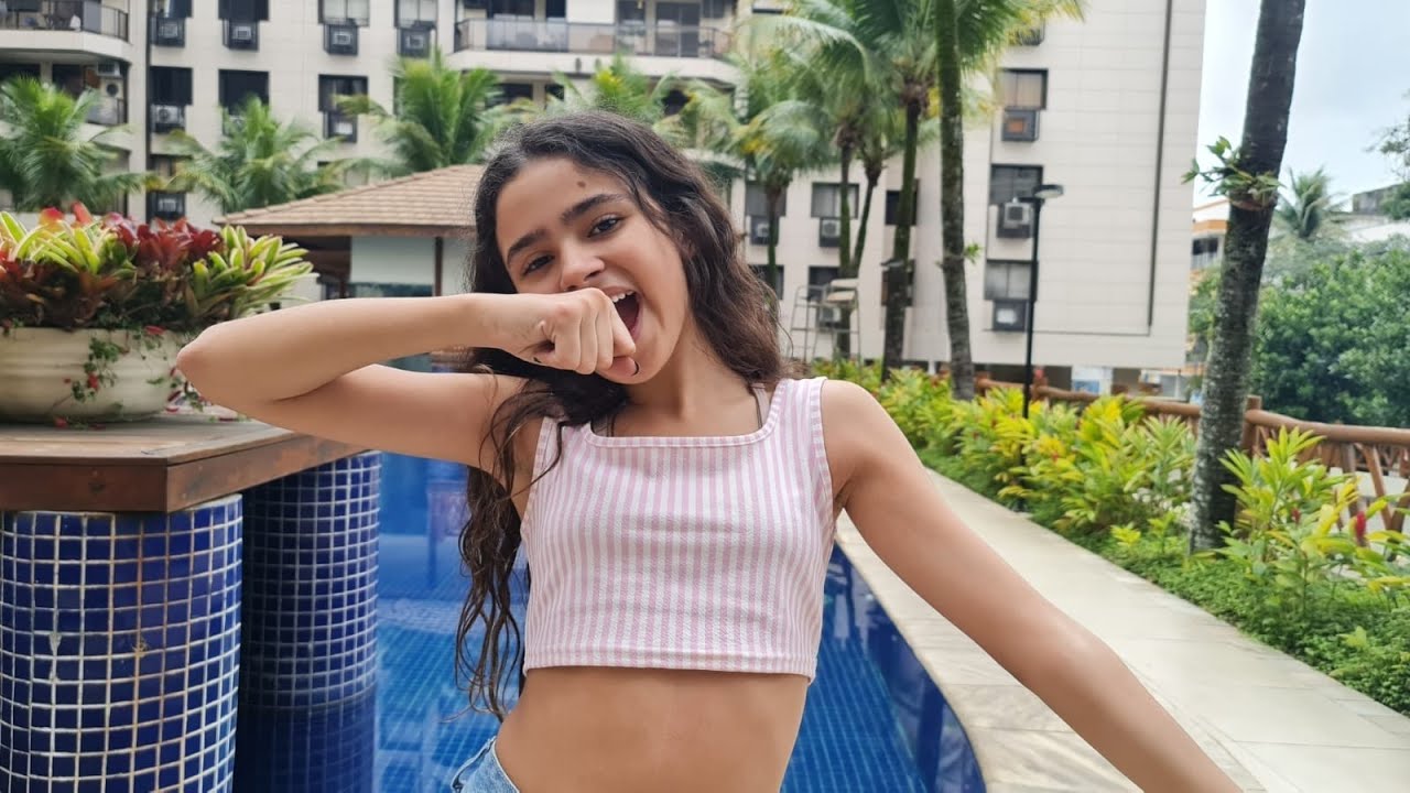 Desafio musical na piscina *challenge pool* - MARI BRITO COM VOCÊS - YouTube