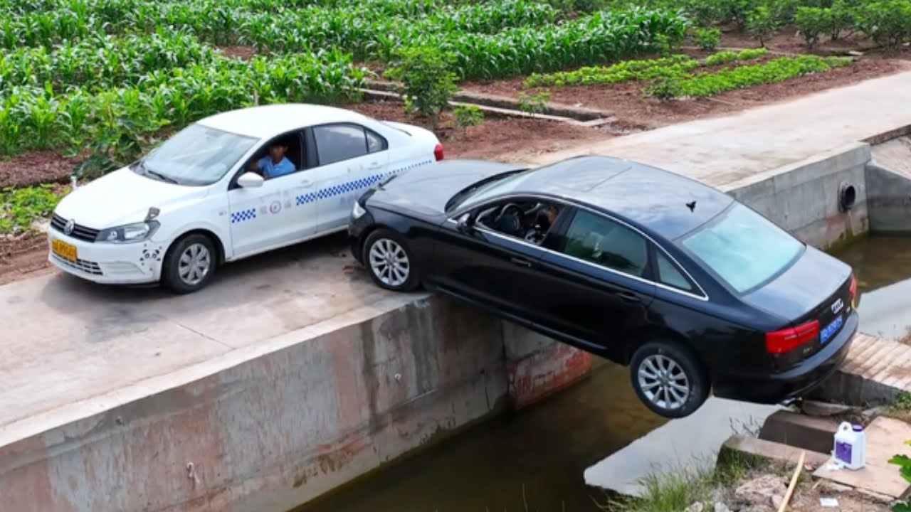What Do Female Drivers Do When They're Stuck In A Narrow Road? They Do ...