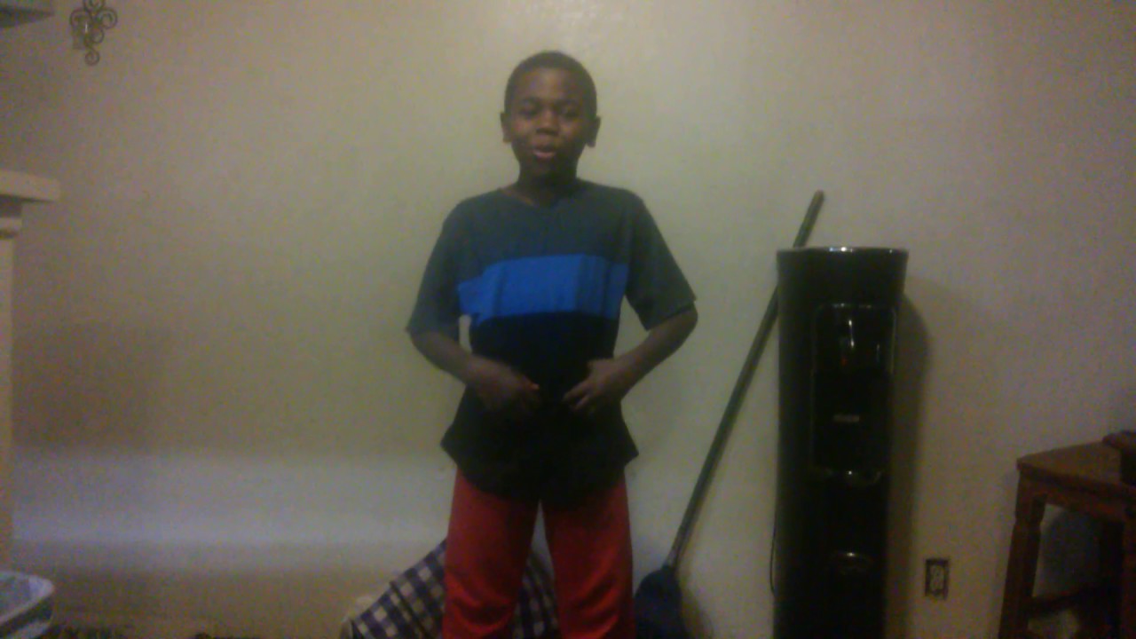 Little girl can do splits gone wrong - YouTube