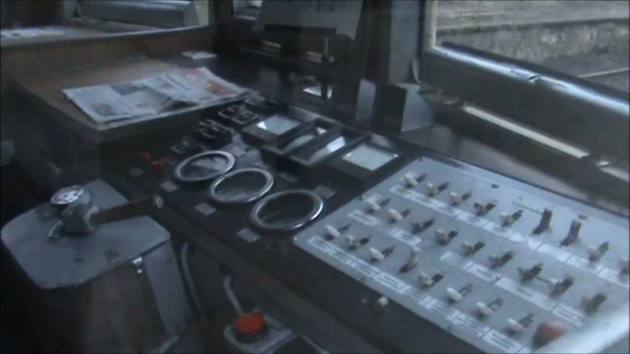 Kabina EN57 - YouTube