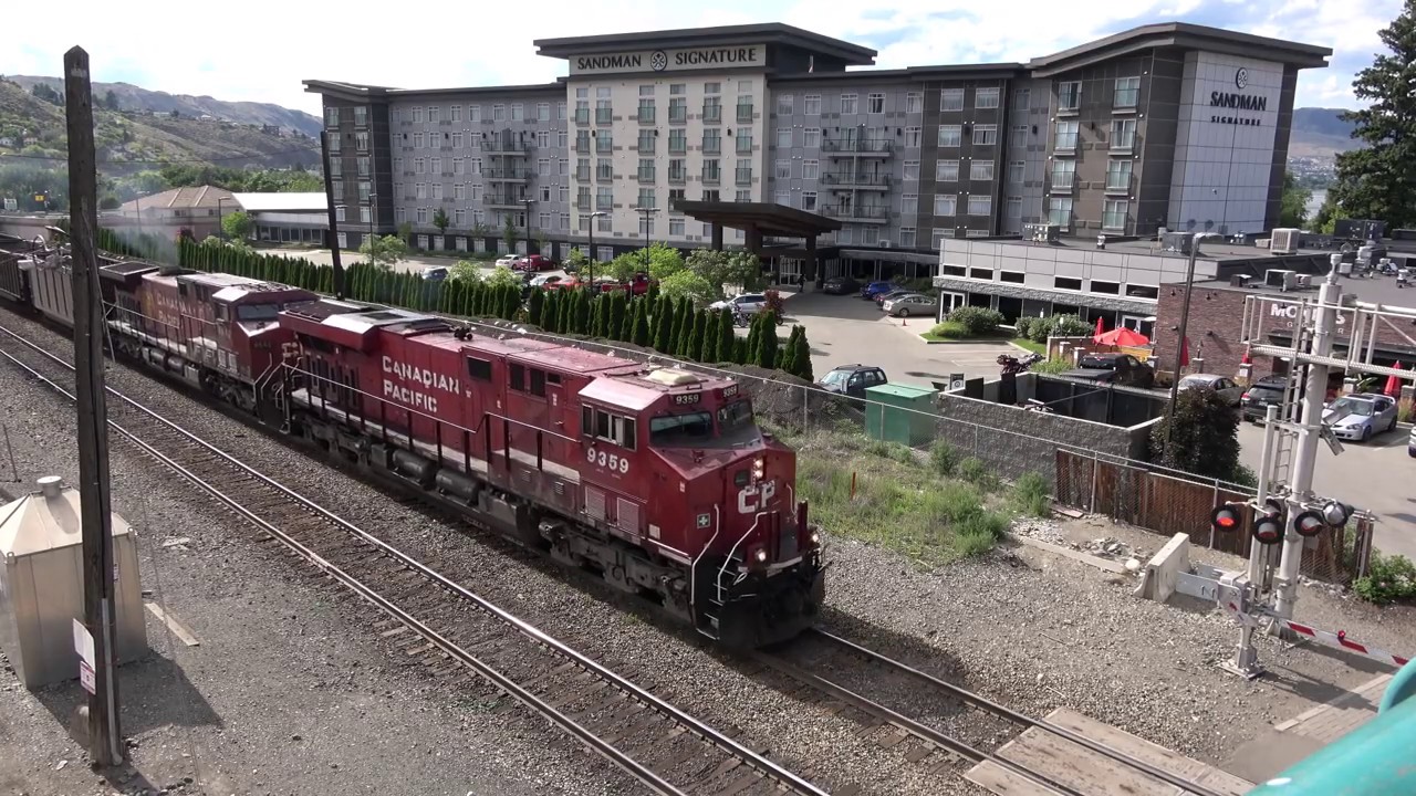 CP Rail Eastbound Coal Empties - YouTube