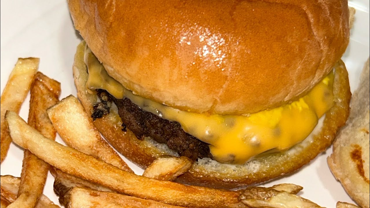 Homemade Cheeseburger 🍔 - YouTube