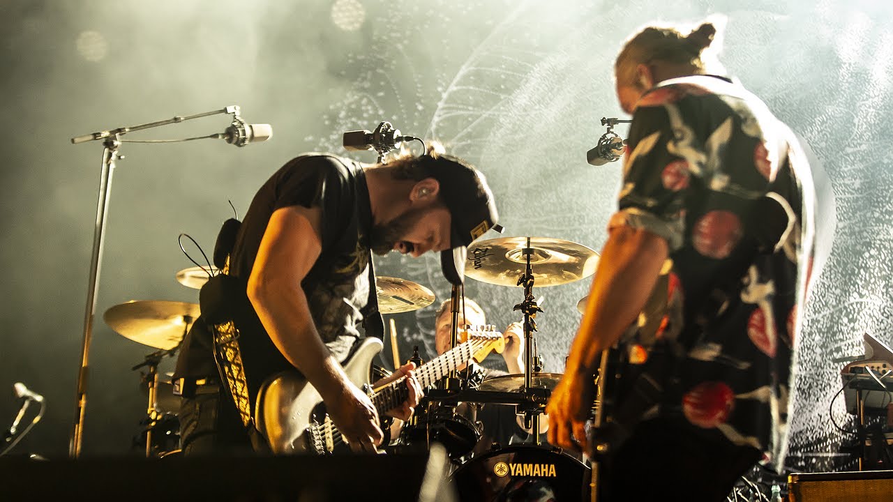 Dizzy Mizz Lizzy "67 seas in your eyes" - Live Raismes Fest 2023 - YouTube