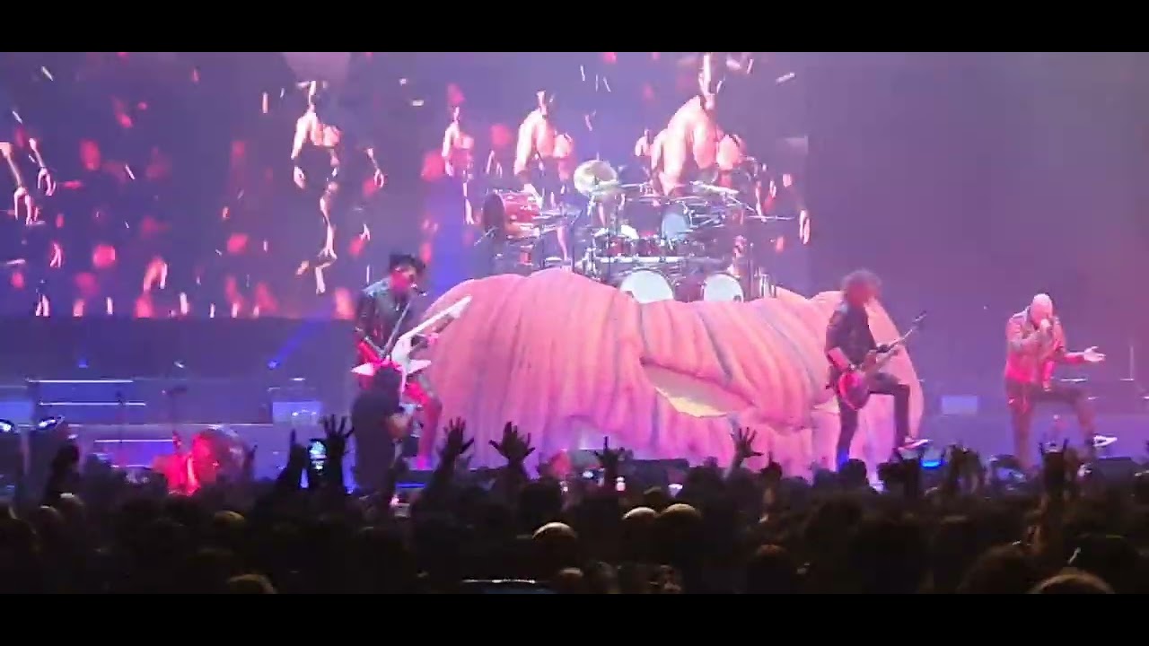 Helloween - Save Us (Arena CMDX 2022) - YouTube