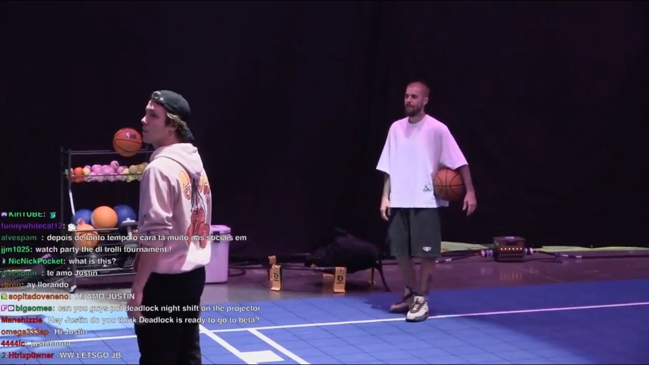 Justin Bieber FIRST EVER Stream on Twitch! - YouTube