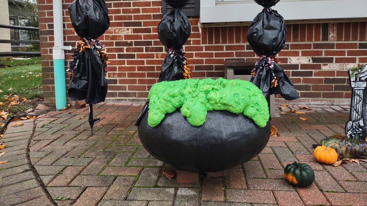 MAKING A WITCHES CAULDRON WITH A PLASTIC BUCKET, CARDBOARD, DUCT TAPE ...
