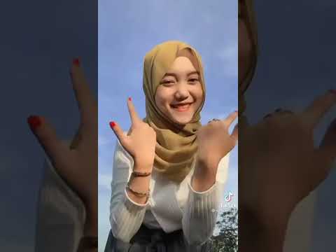 Tiktok adek jilbab goyang tipis tipis @femitanabilla