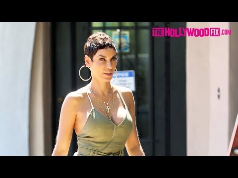 Nicole Murphy Drops Her Dog Off At The Pet Grooming Salon In West Hollywood 9.15.18