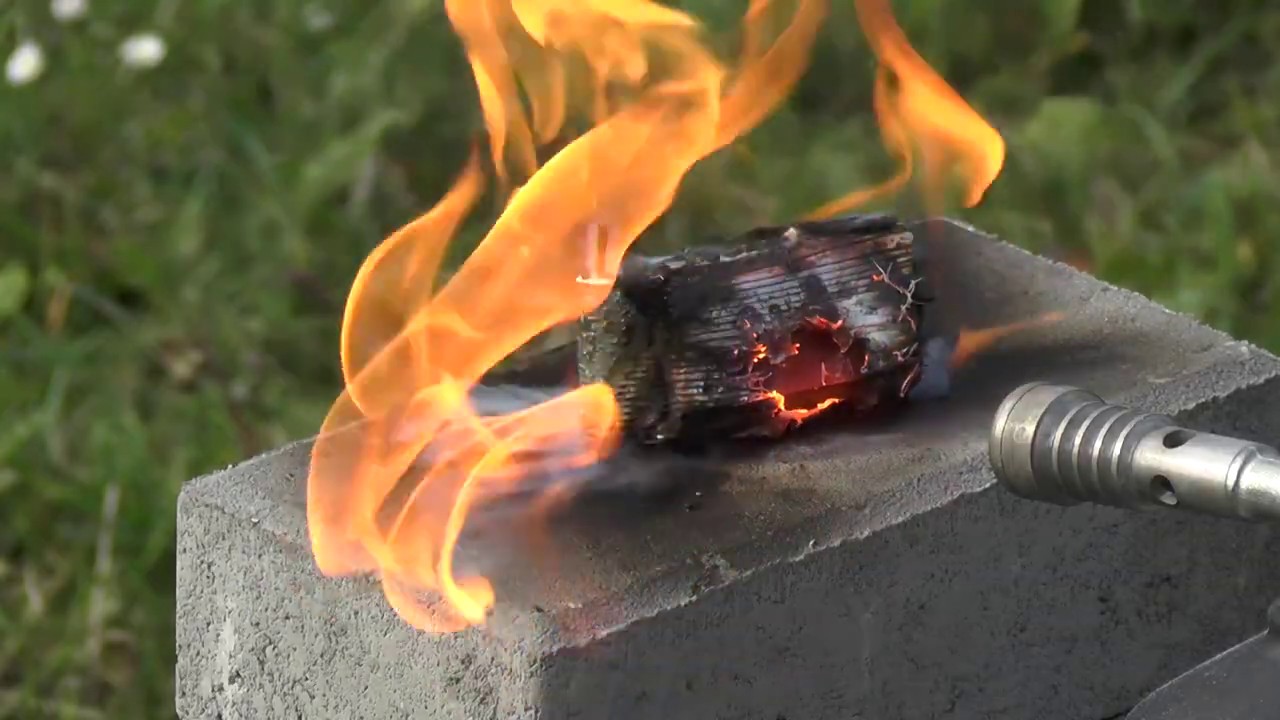 2200mAh LIPO in FLAMES - YouTube