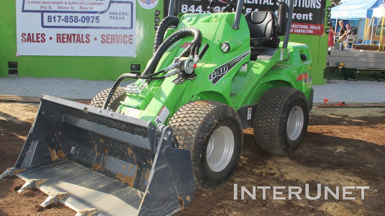 Avant 640 Compact Loader Leveling Ground - YouTube