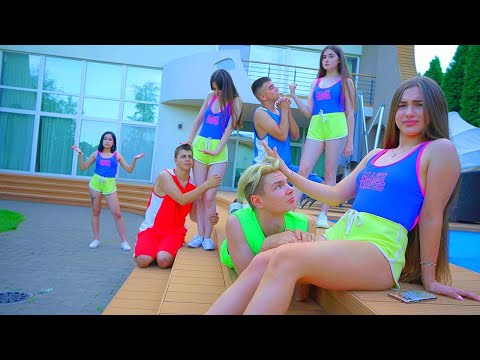 Diana dan Cheerleaders telah memeriksa para pemain basket!