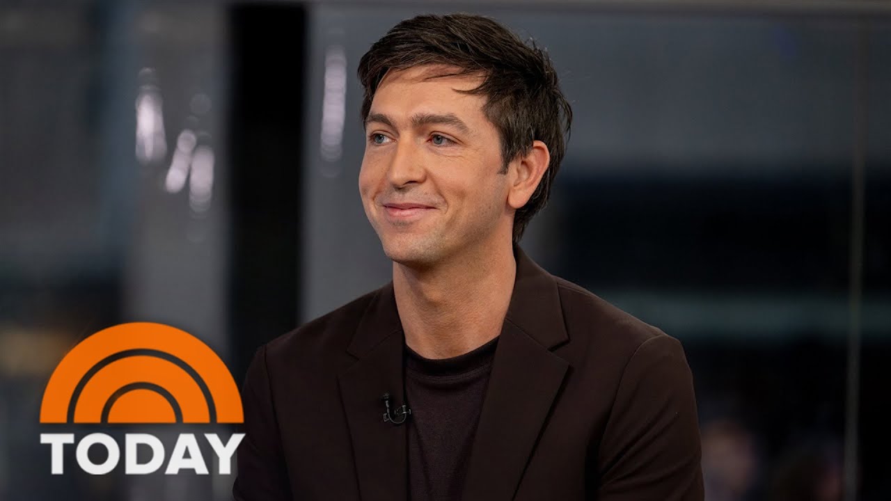 Nicholas Braun talks playing double roles in 'Saturday Night' - YouTube