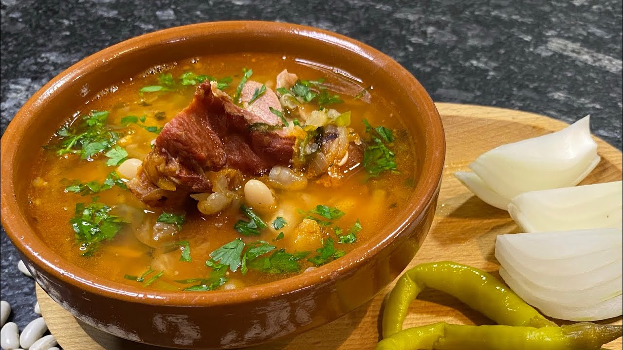CIORBA de FASOLE cu [ *costita] CIOLAN AFUMAT - YouTube