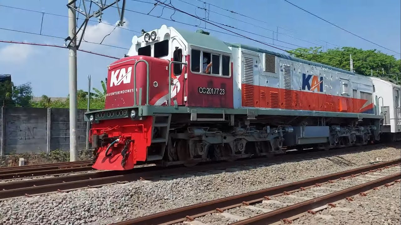 Lokomotif Livery Kemerdekaan CC201 77 23 (28) bawa KA Dharmawangsa (130 ...