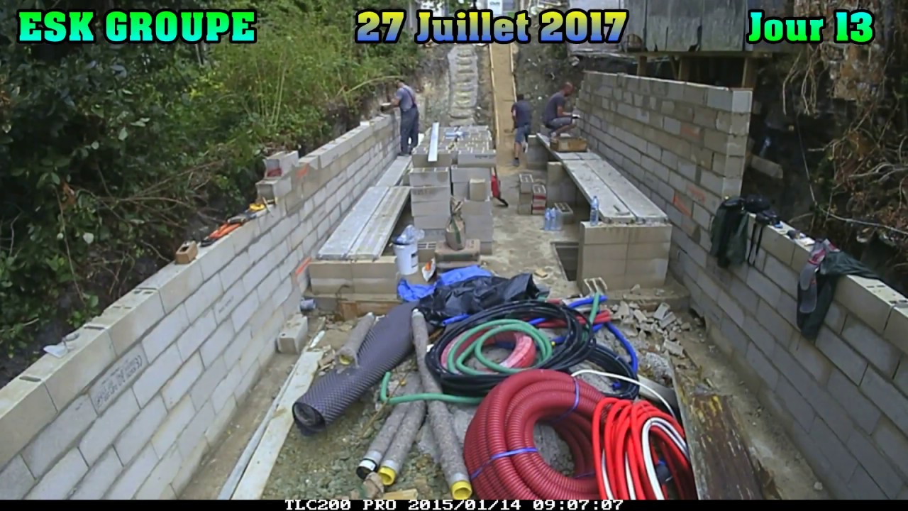 Construction de maison à Montreuil. Etape 3. Montage de murs de ...