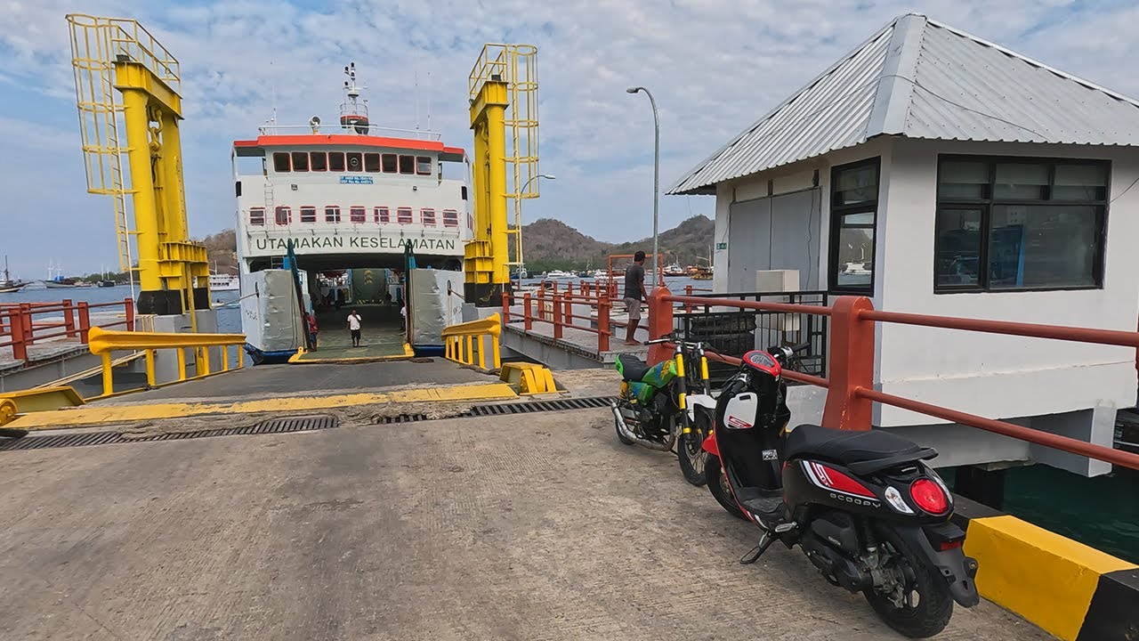 Public Ferry sailing from FLORES to SUMBAWA - YouTube
