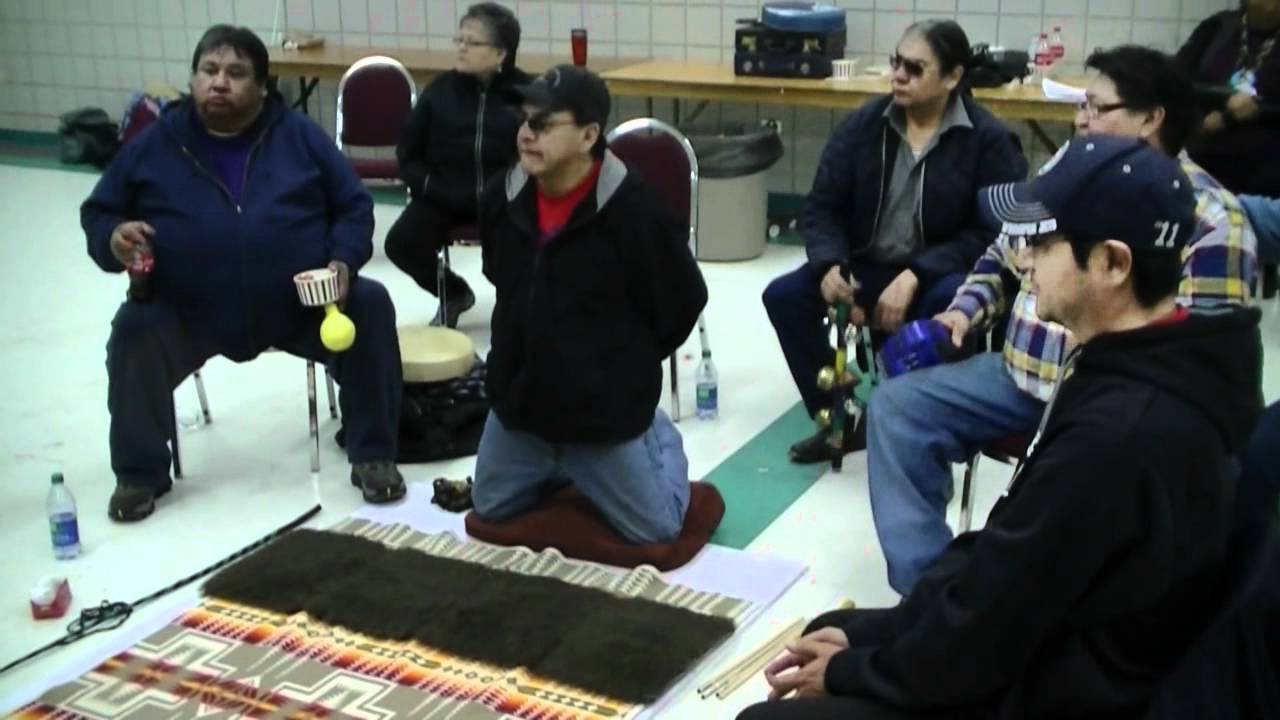 Moccasin Game - Dakota Ojibway Winterfest 2012 - YouTube