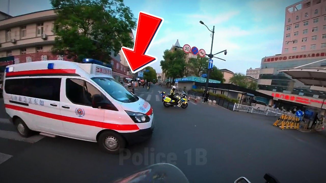 Police Escort for Emergency Ambulance - YouTube