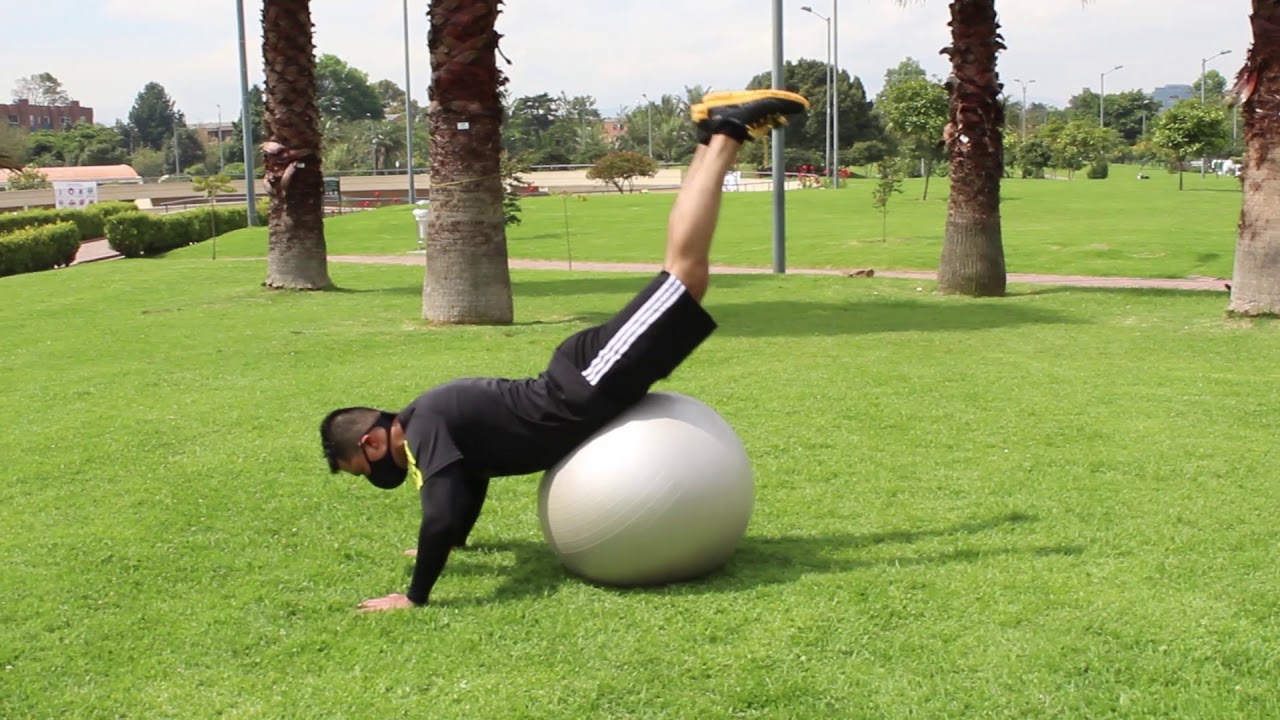 extensión piernas fitball - YouTube