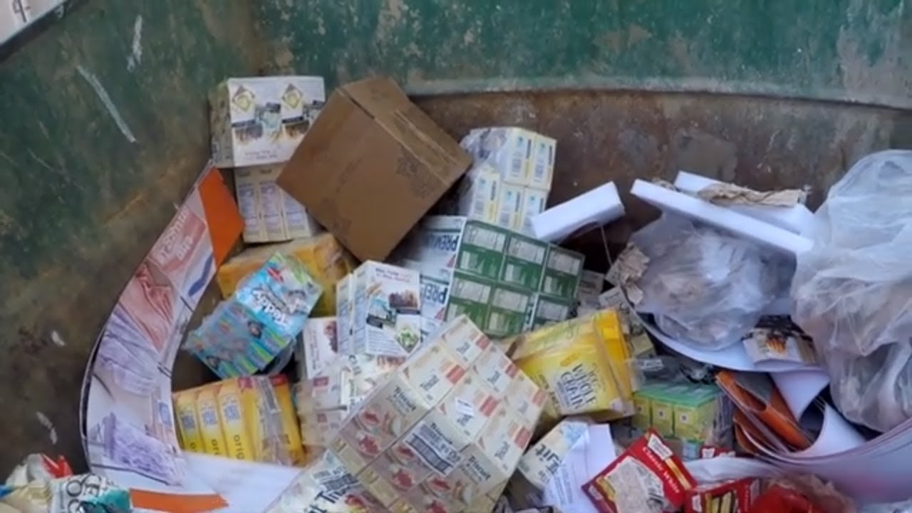 THIS IS WHAT BIG RETAIL STORES THROW IN THE TRASH - YouTube
