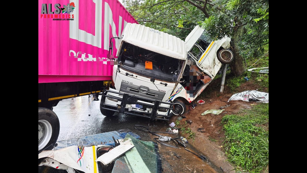 Eight (8) dead in Isipingo accident - YouTube