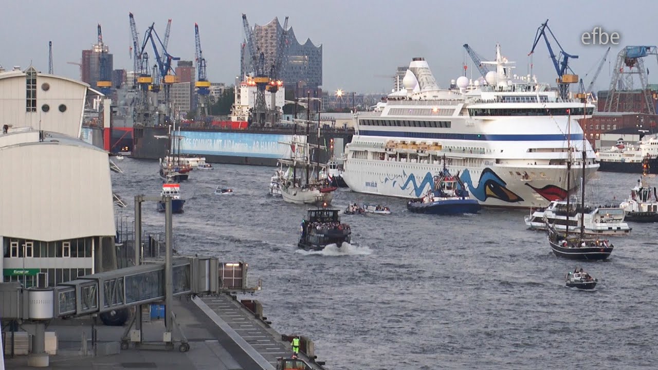 AIDAaura hält Rekord im Rückwärtsfahren mit Kapitän Nico Berg! - YouTube