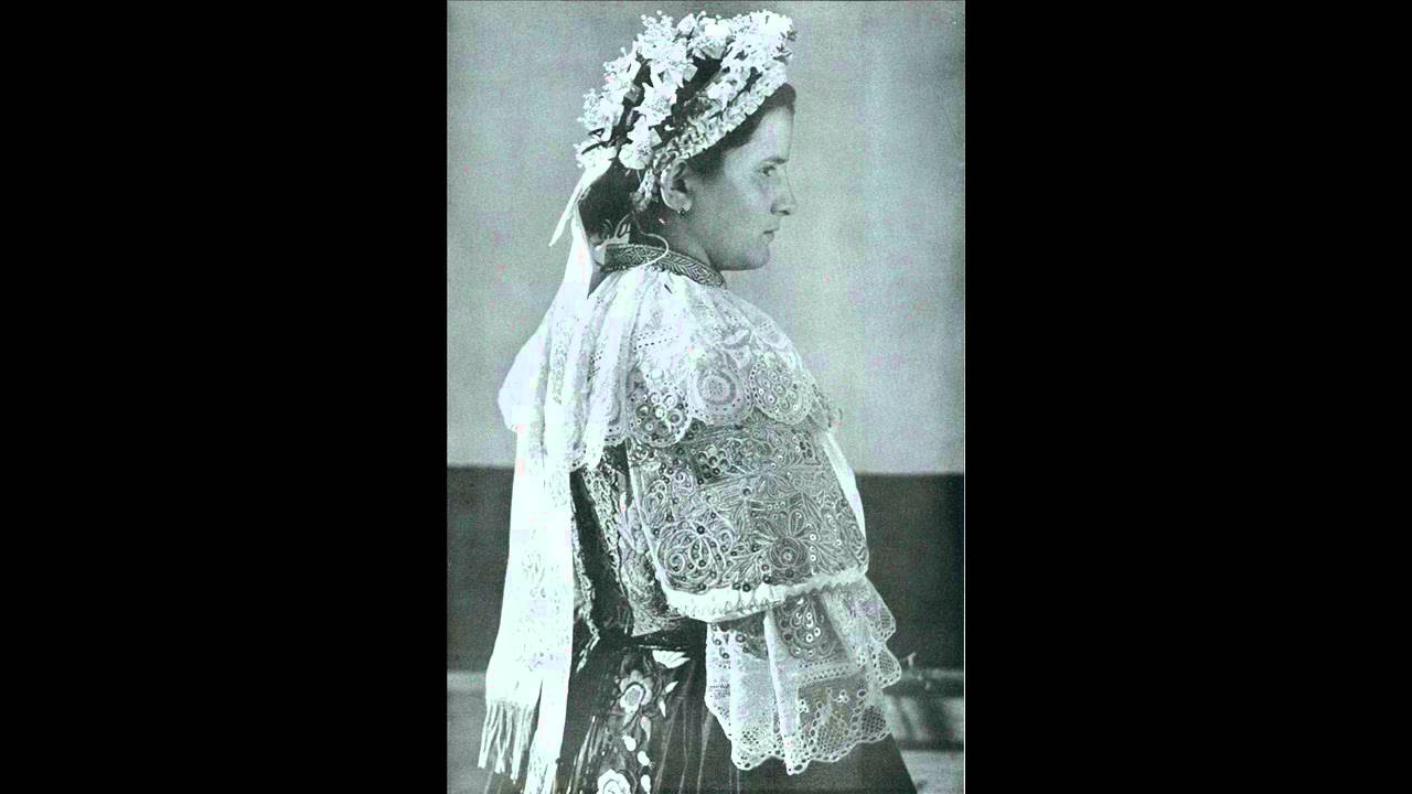 Anna Klimová - Ako si ja smutná (Slovak Folk Songs) - YouTube