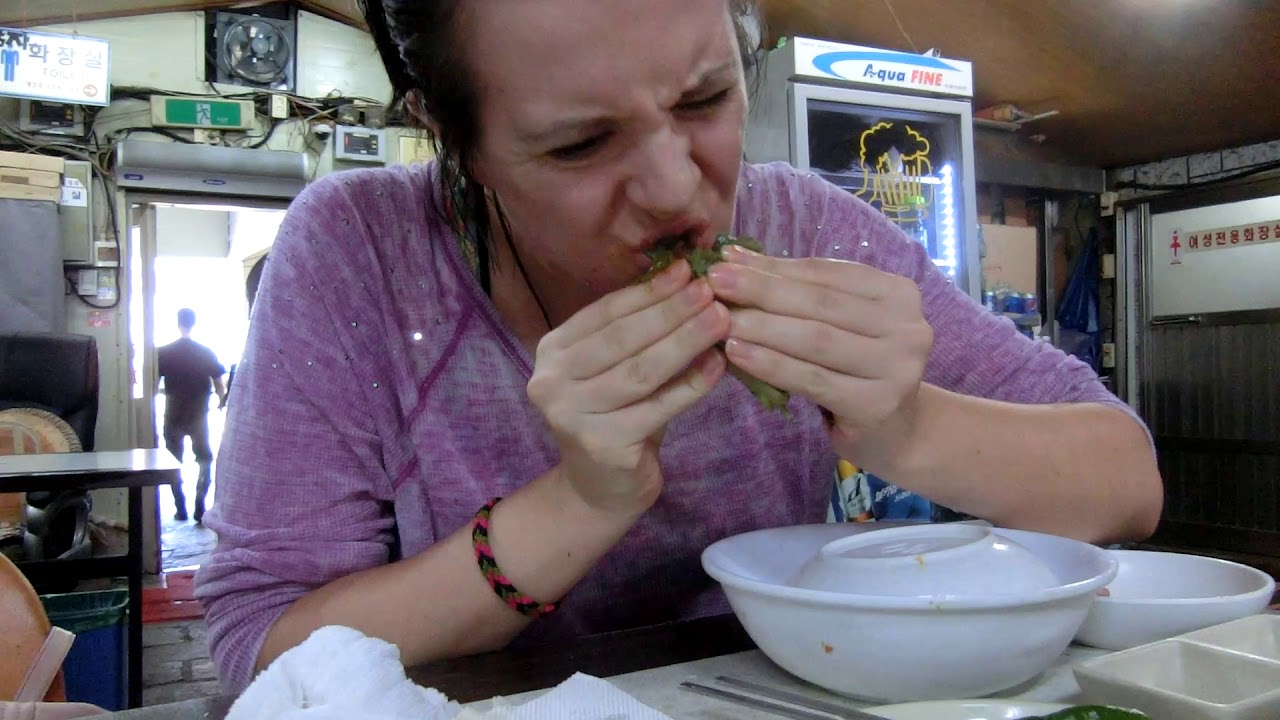 Eating live shrimp in South Korea's Noryangjin Market fall 2016 - YouTube