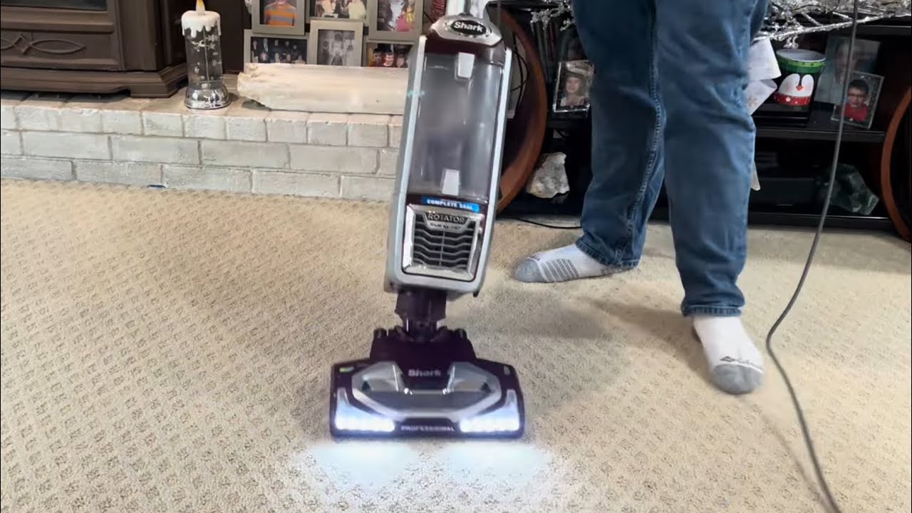 Shark Rotator Powered Lift Away NV752 Bagless Upright Vacuum Cleaner ...