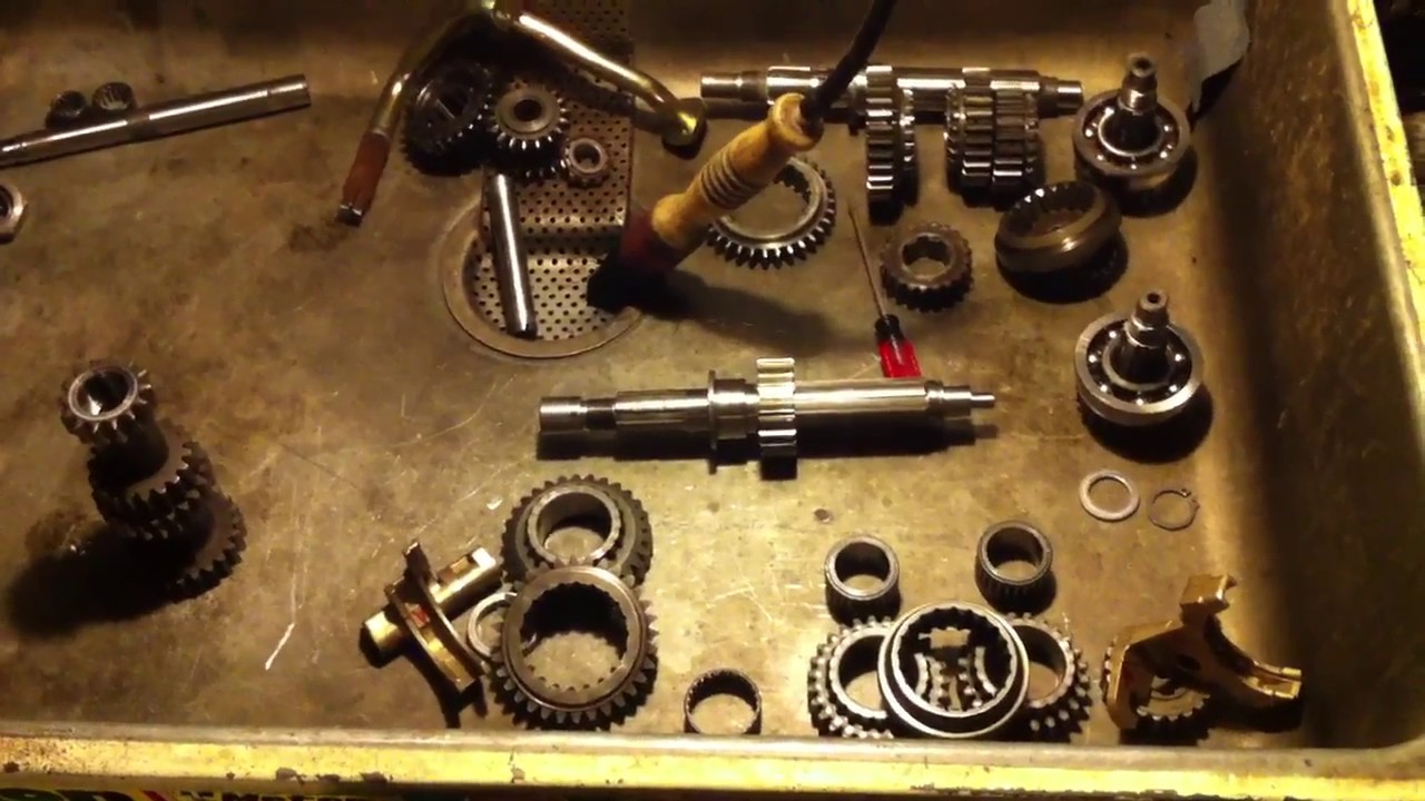 Classic Mini race gearbox details - YouTube