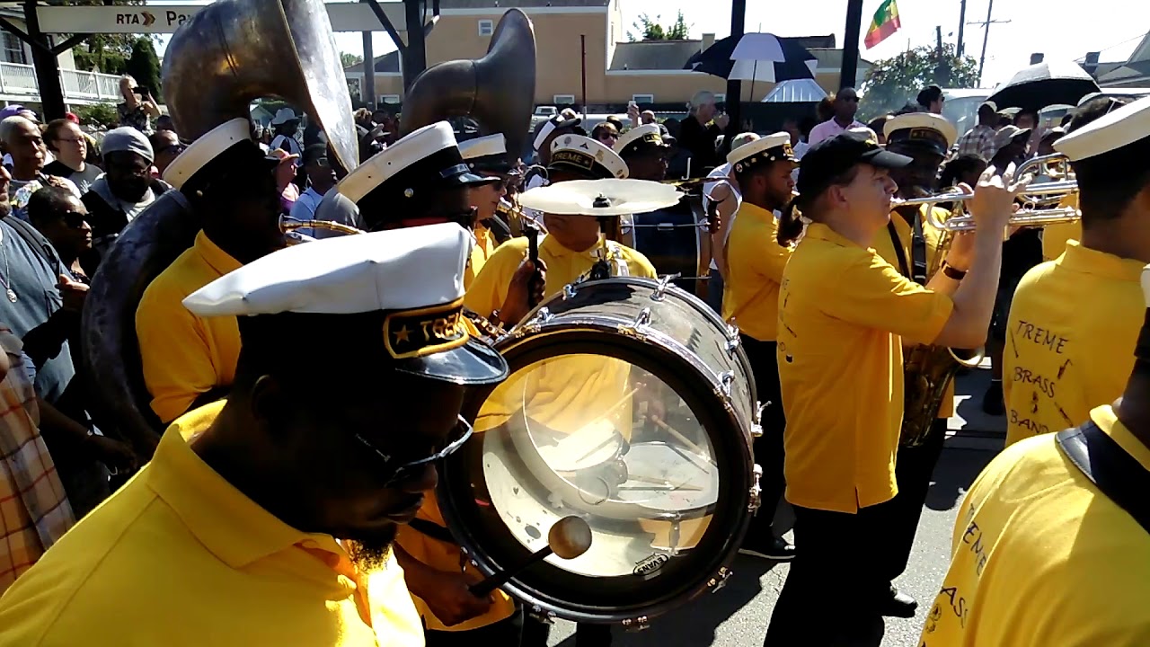 NEW ORLEANS LOUISIANA SECOND LINE DANCE - YouTube