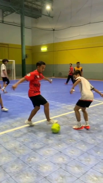 Panna 🥶 Skill Tutorial #football #panna #skills - YouTube