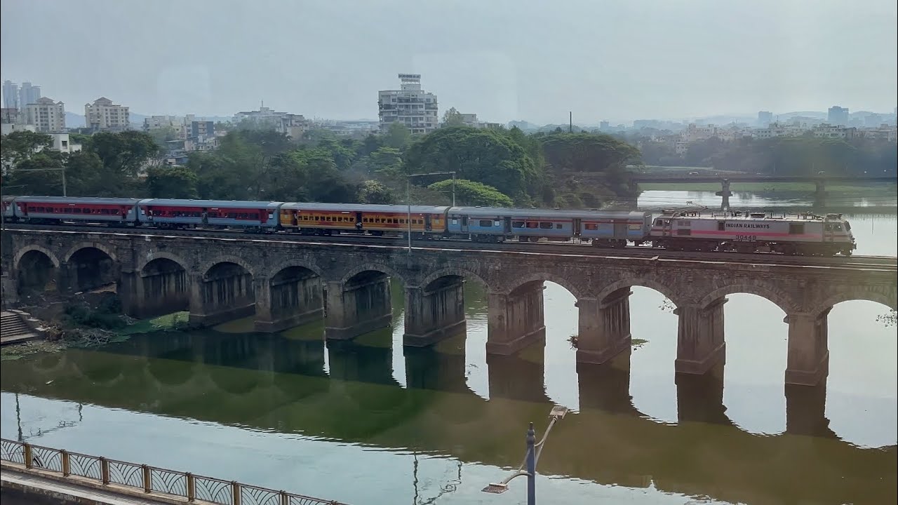 Eye-catching Sight | TVC - Mumbai Express chases Pune Metro on Harris ...