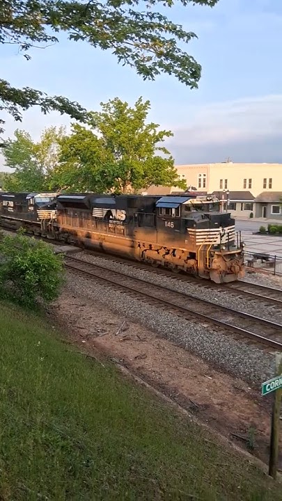 Super LONG Piercing EMD SD70ACe TOP Speed "Rollin thru of town" Norfolk Southern #1146-#24x ...