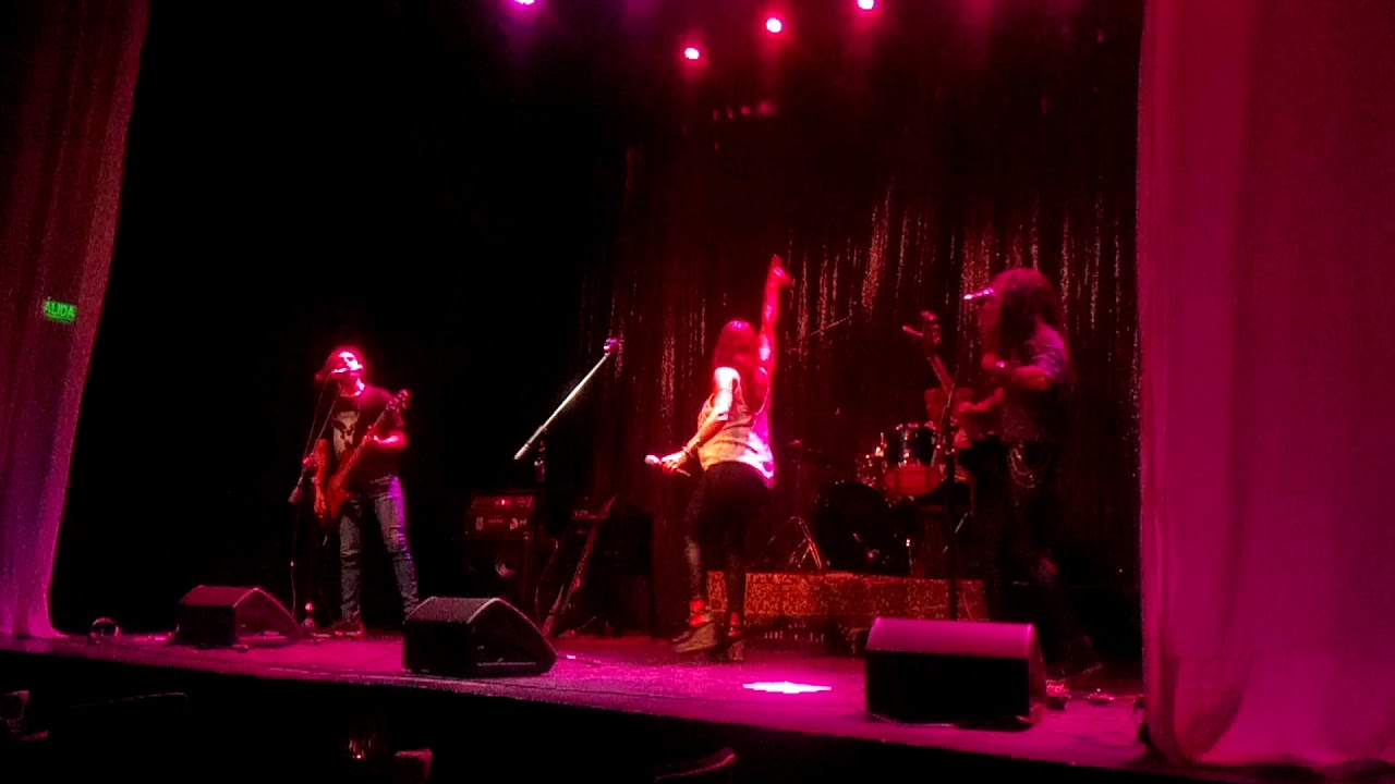 Sandra Grasso / Káiser Calavera en Teatriz - YouTube