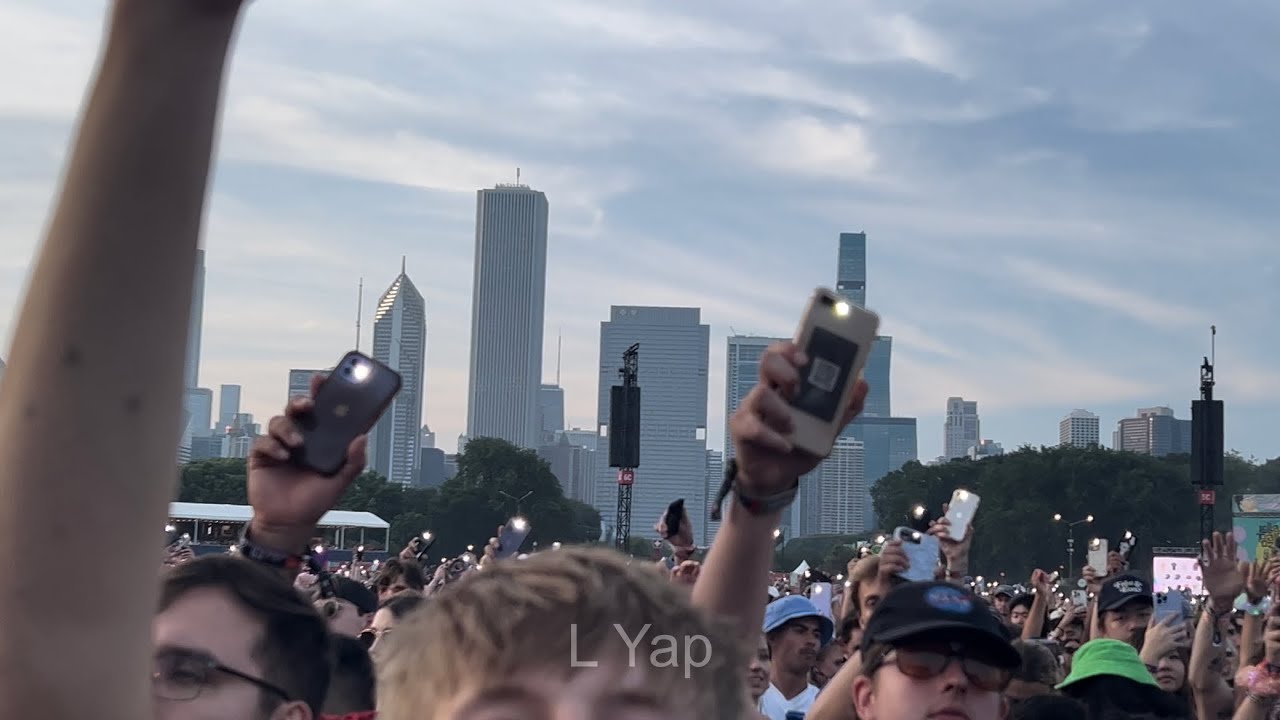 Fred Again.. Pt4 - Clara (the night is dark) @ Lollapalooza Chicago ...