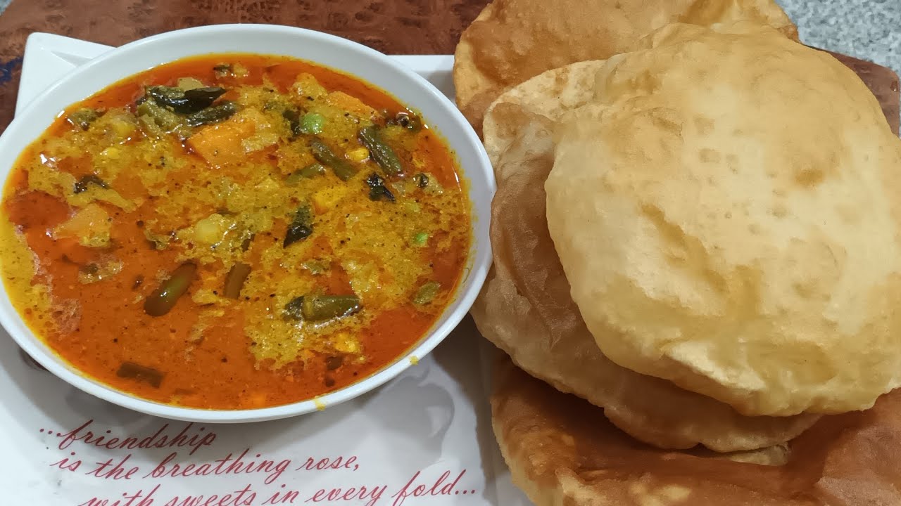 Hyderabadi Famous Saag Puri 😋 #yummyrecipe#restaurantstyle# ...