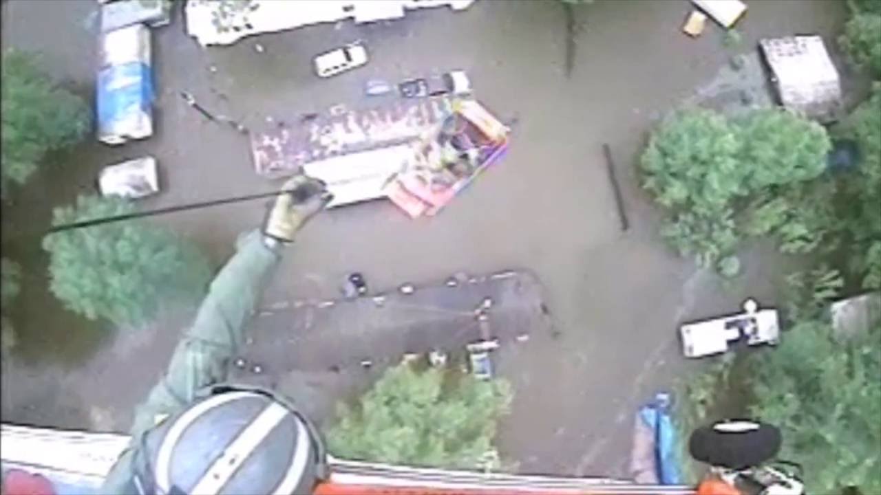 Louisiana Flood Rooftop Rescue - YouTube