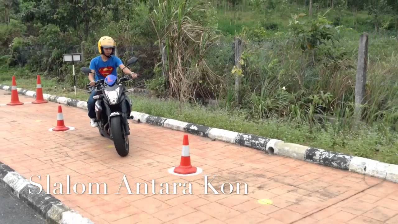 Slalom Antara Kon (Motorcycle Slalom) - YouTube