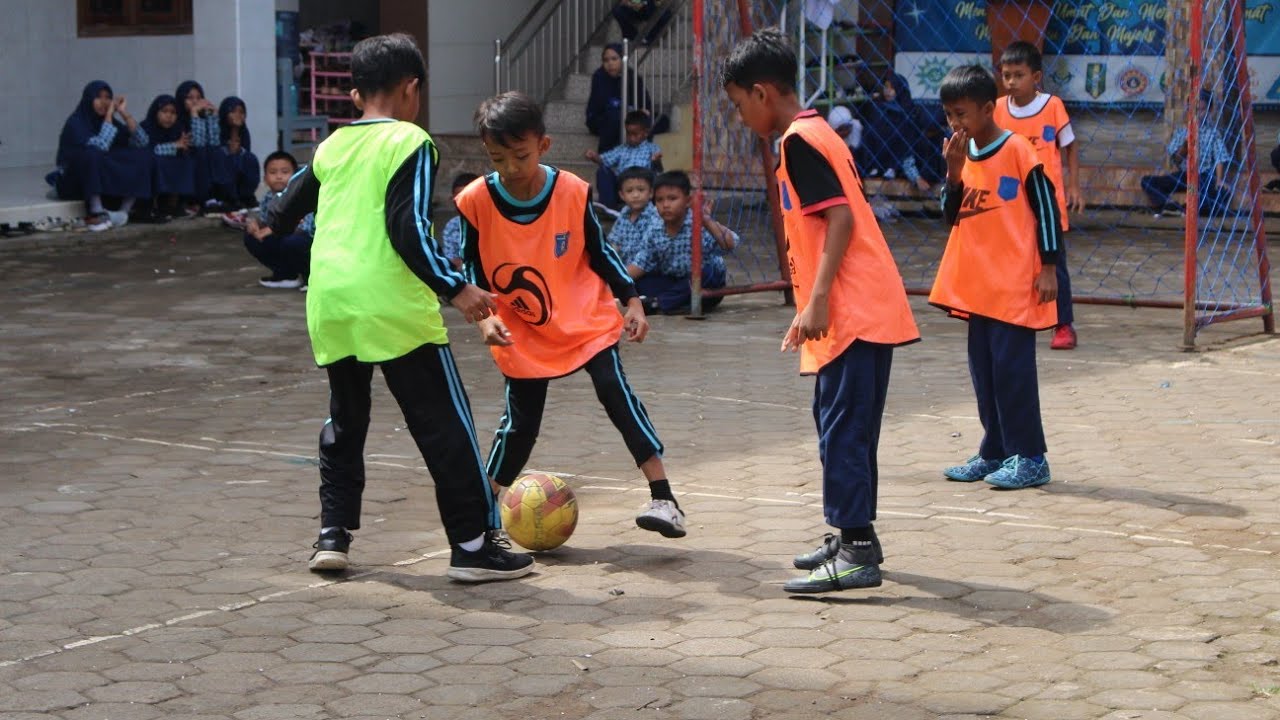 Lomba Futsal Classmeeting 2022 - YouTube
