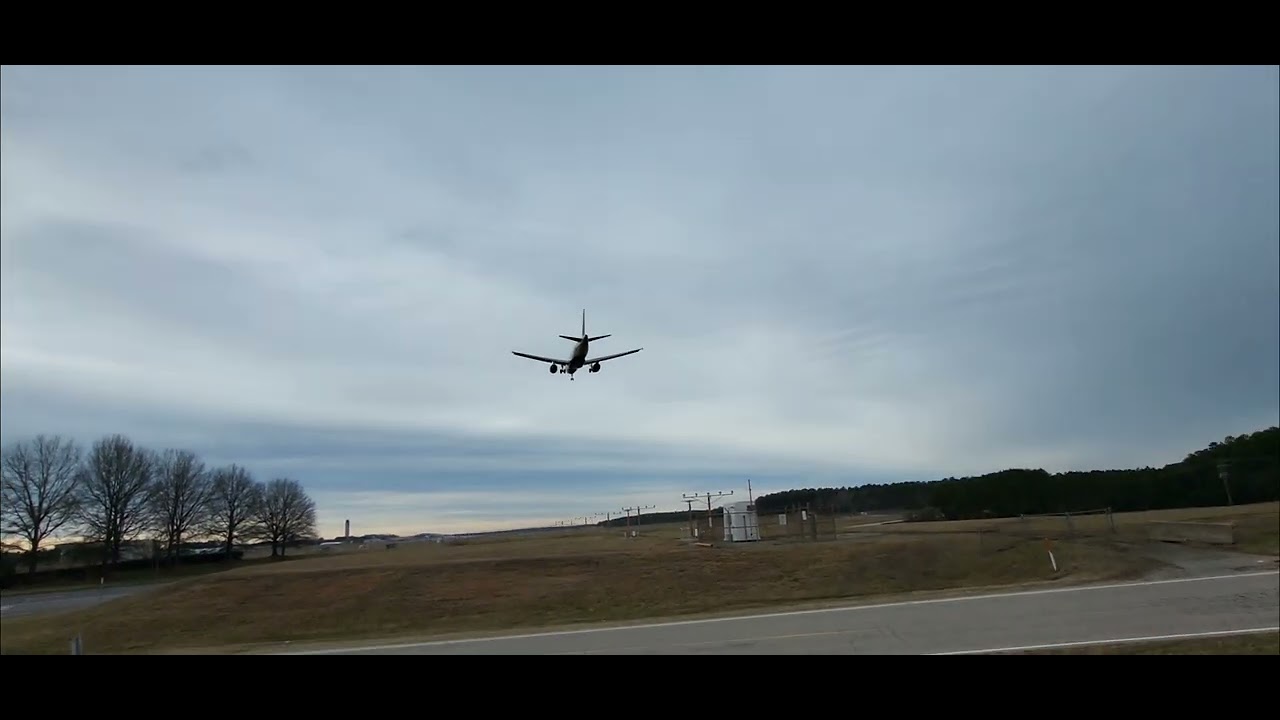 Delta landing on Runway 5L/23R - YouTube